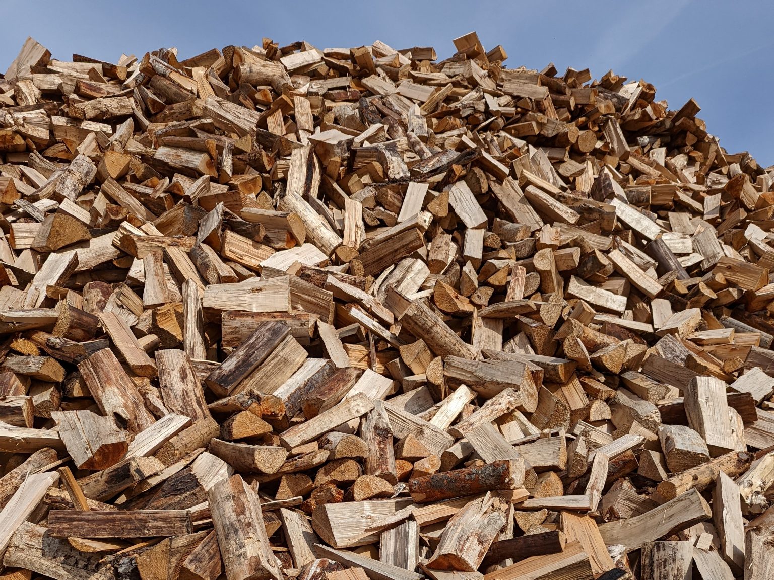 Premium, high quality firewood delivered to your home.